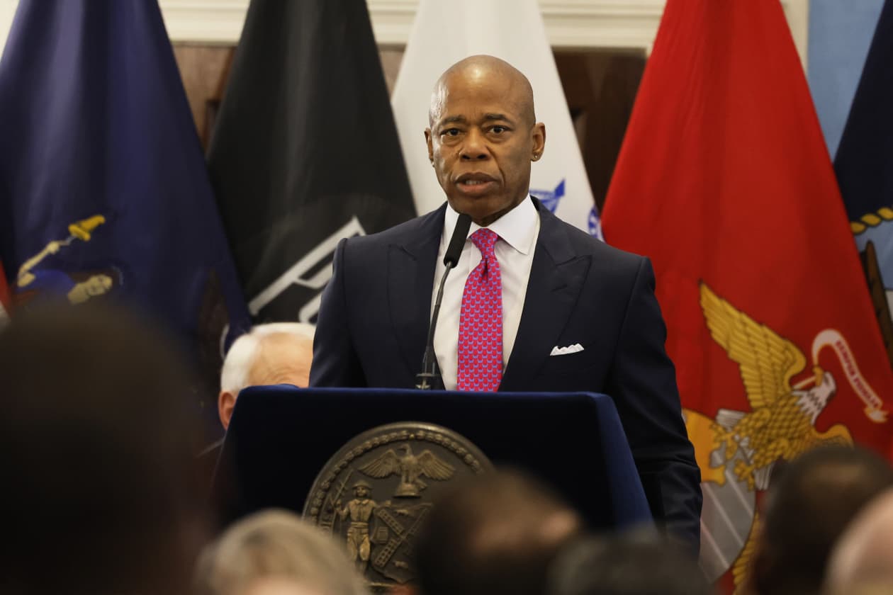 New York Mayor Eric Adams has phones and iPad seized by FBI - MarketWatch