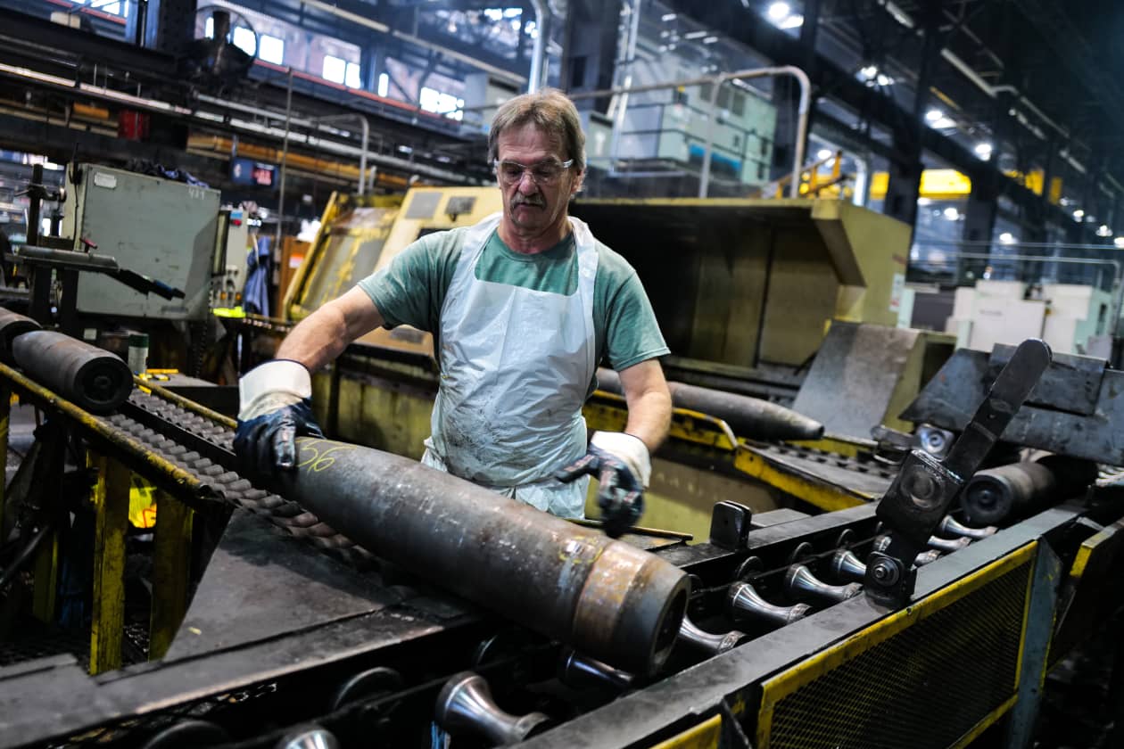 Philadelphia Fed’s factory gauge moves back into growth territory in ...