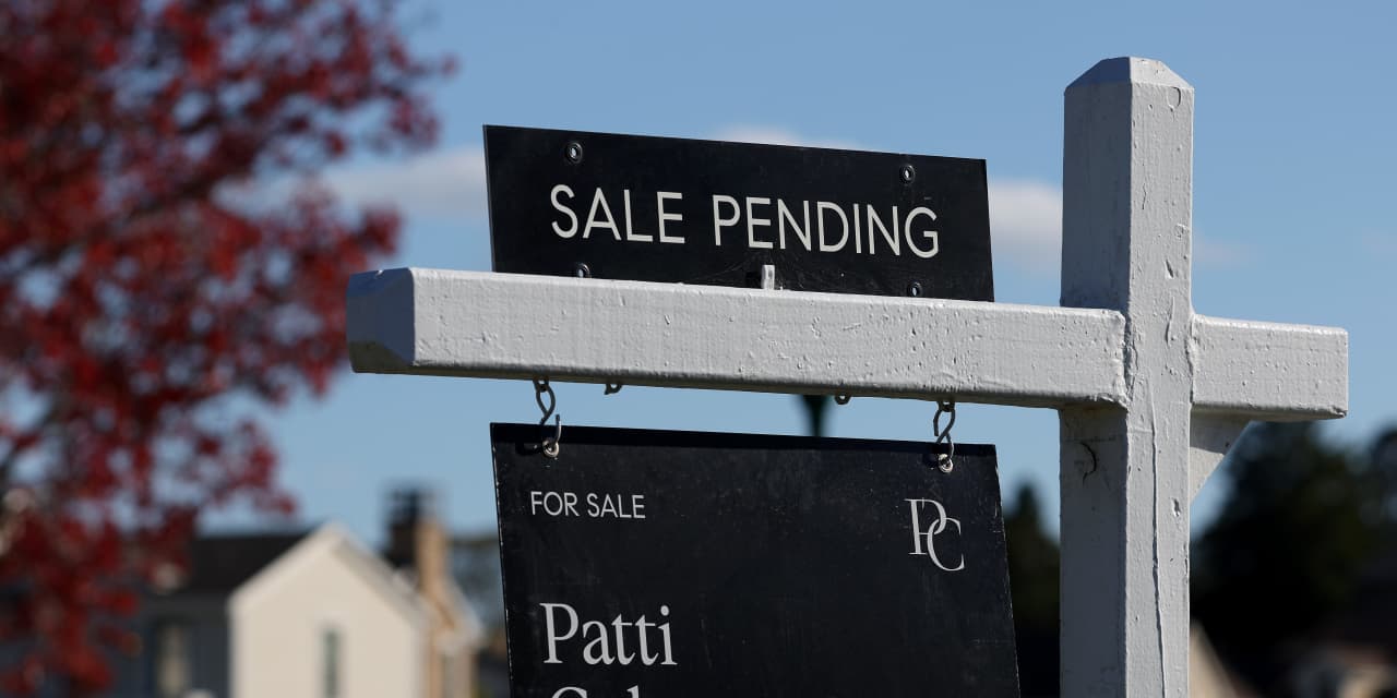 Pending home sales post biggest drop in five months as mortgage rates ...