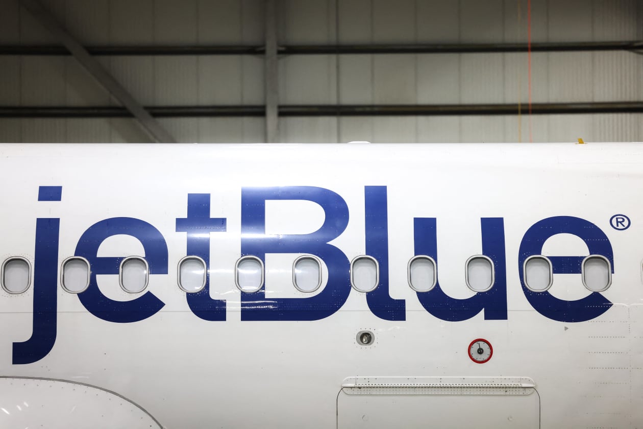 JetBlue’s stock plunges as revenue outlook disappoints. Capacity is in ...