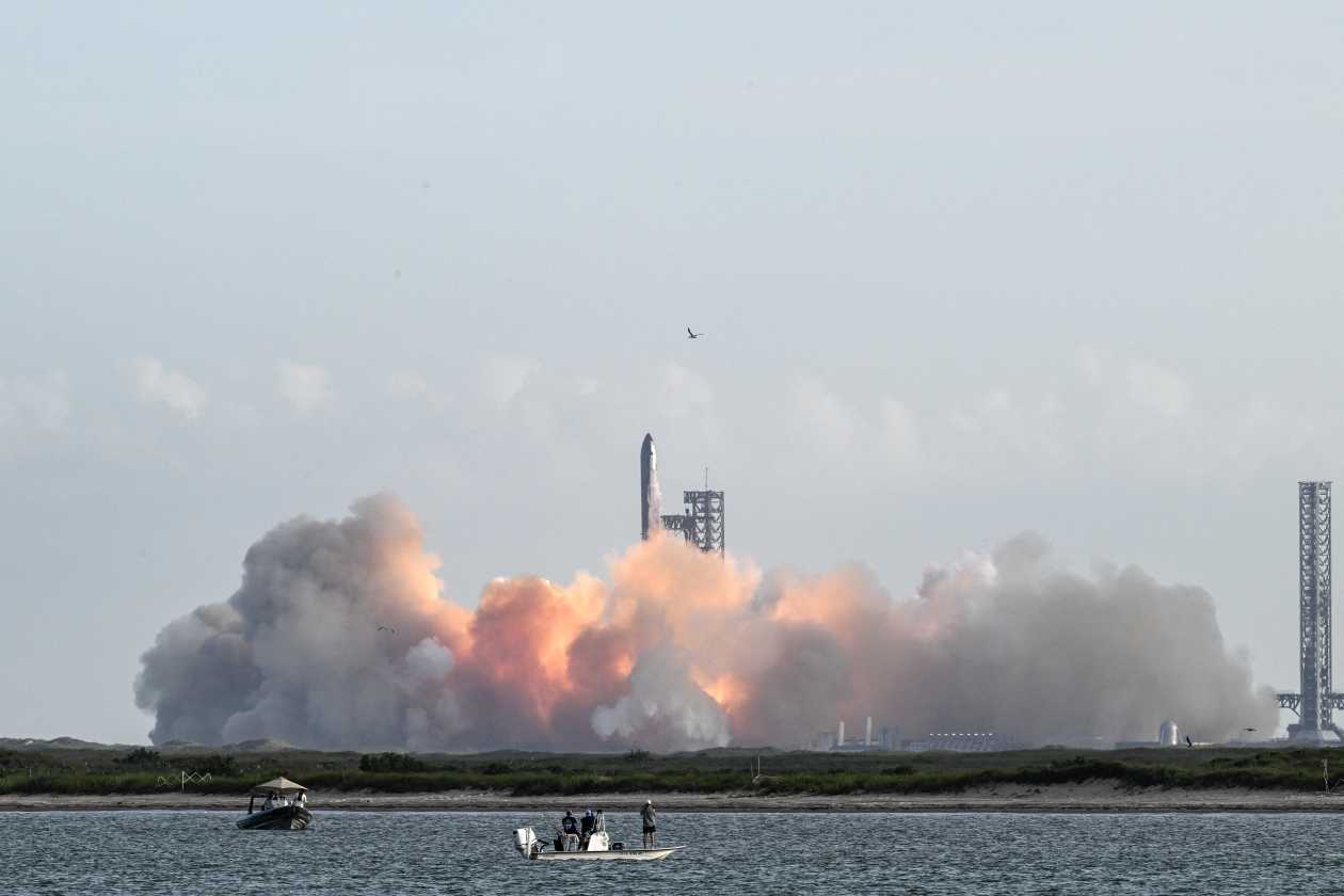 Latest launch of SpaceX’s Starship deploys 8 dummy satellites, then ...