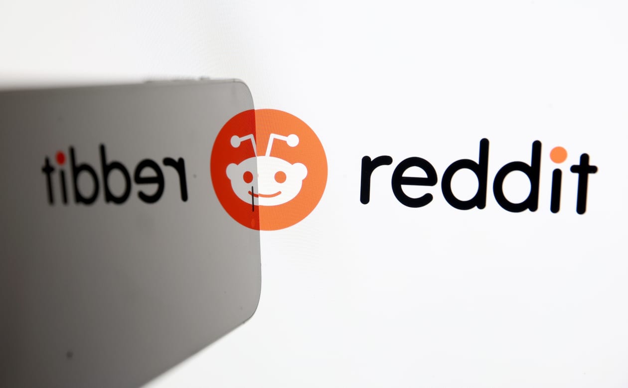 Reddit prices IPO at $34 a share, at high end of its target range ...