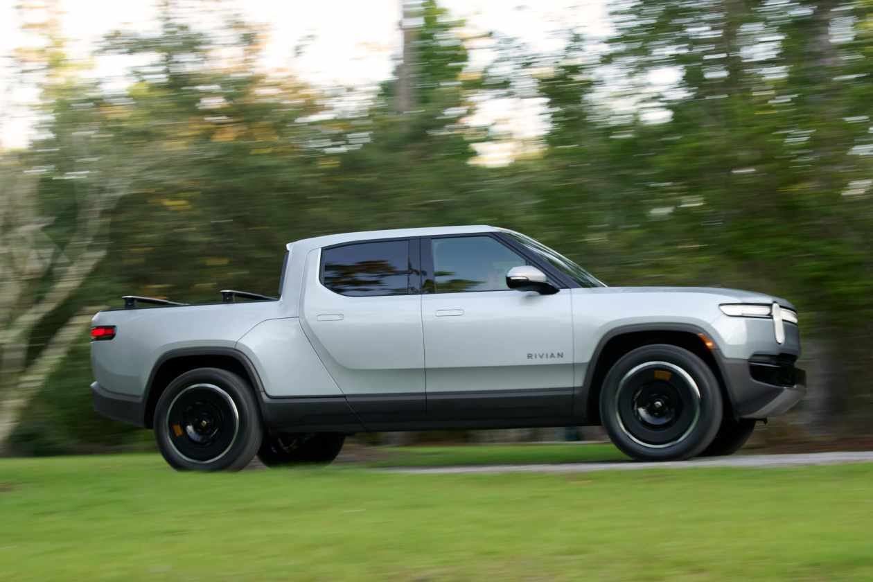 The 2025 Rivian R1T electric pickup shines on the road and off, and it ...